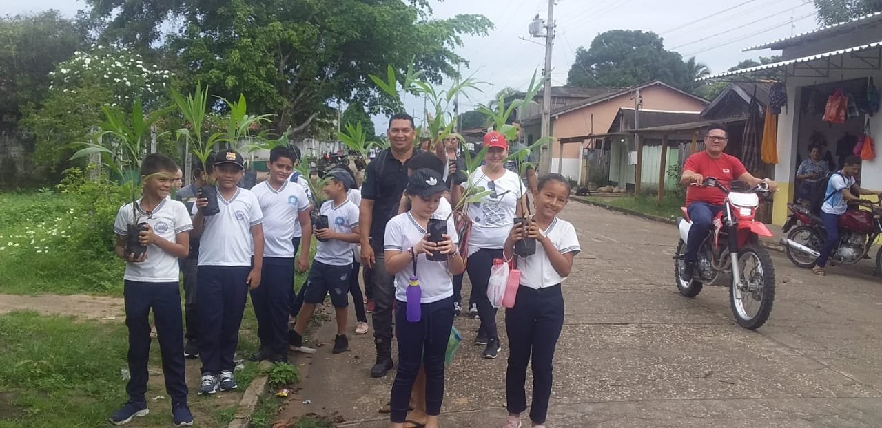 Projeto arboriza Curuá da secretaria municipal de meio ambiente de ...